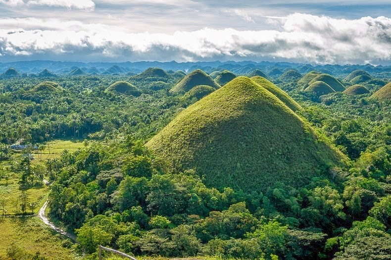 100 MILE HOUSE: Indigenous Houses Of The Philippines
